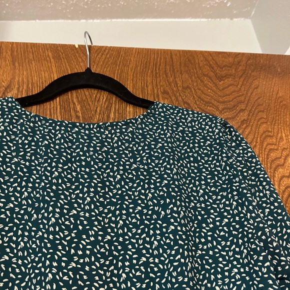 nine britton | Tops | Nine Britton Green Patterned Blouse | Poshmark